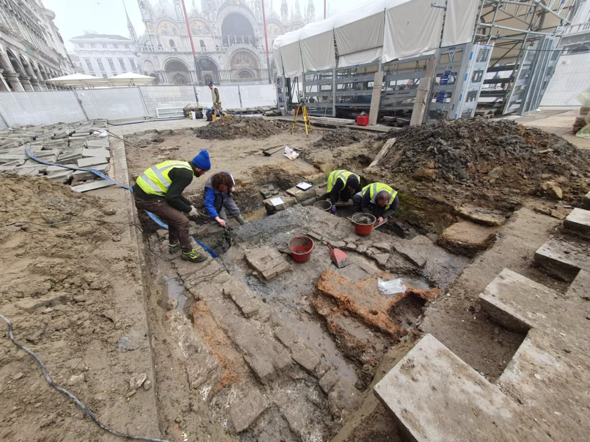 Archaeological digs in St. Mark’s square – History Walks in Venice